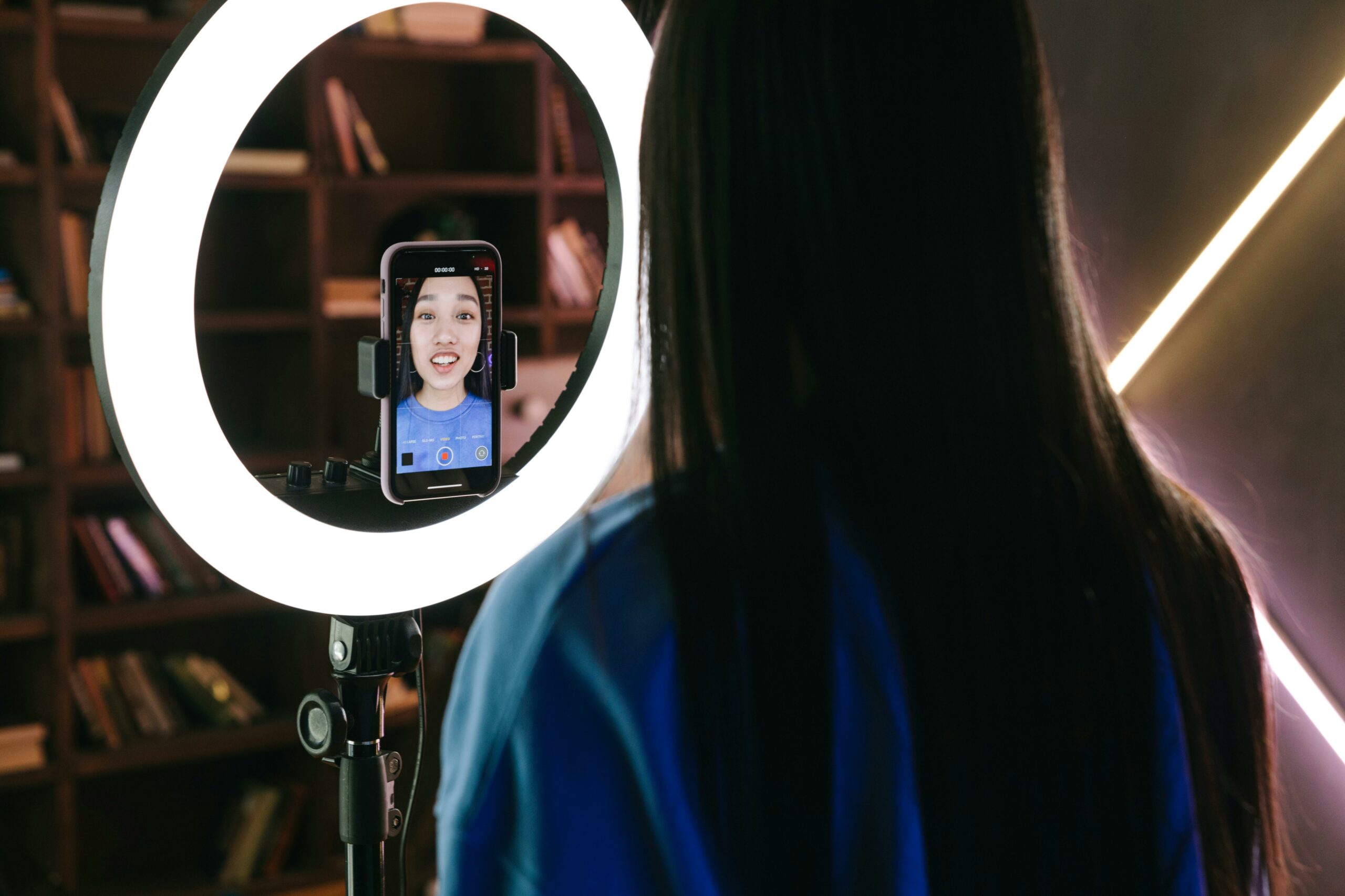 Viral content strategy: Write posts people share